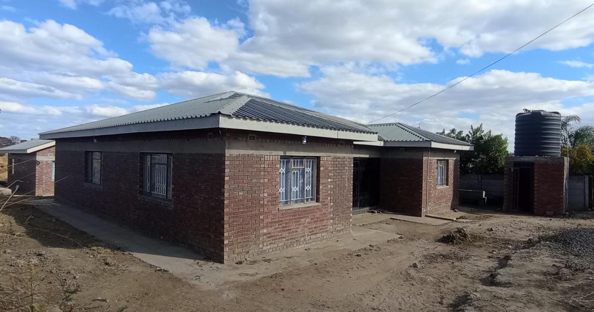 8 Bedroom House for Sale in Senga, Gweru - Propertybook